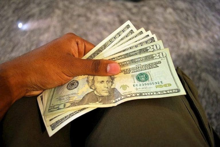 Faire un budget pour économiser de l'argent - USAHello